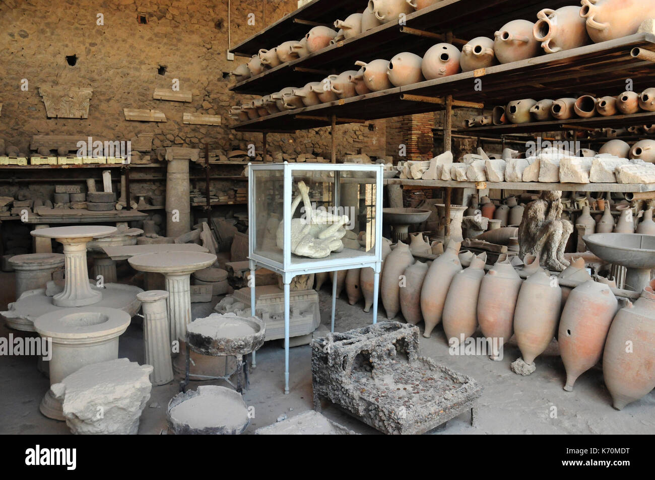 Pompeii dog cast hi-res stock photography and images - Alamy