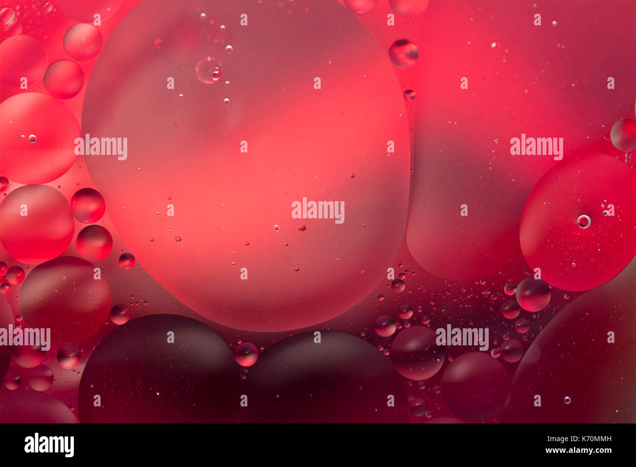 Maroon wallpaper hi-res stock photography and images - Alamy