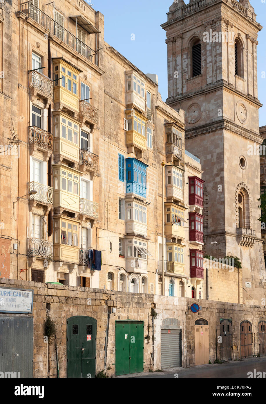 Buildings in the old town of Valletta, the capital of Malta Stock Photo ...
