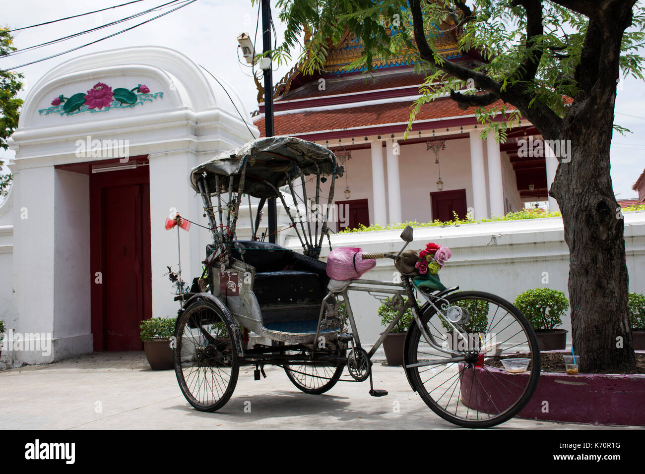 Vintage retro tricycle bike or rickshaw of thai style at front of gate ...