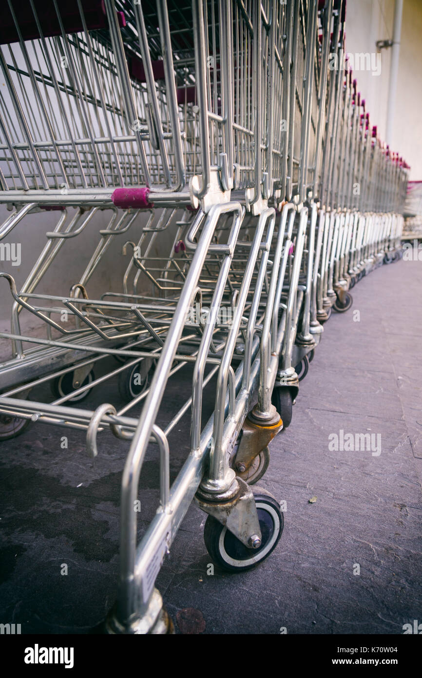 Shopping carts vintage hi-res stock photography and images - Alamy
