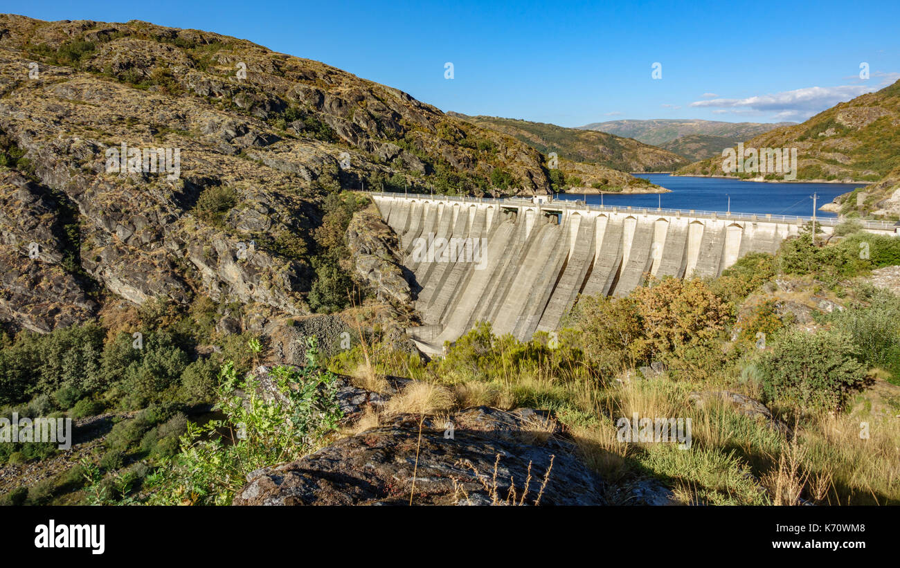 Cement dam hi-res stock photography and images - Alamy