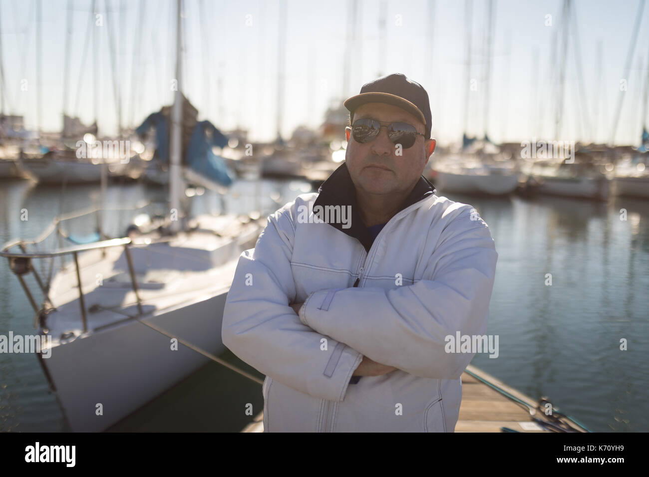 Yachtsman hands hi-res stock photography and images - Alamy