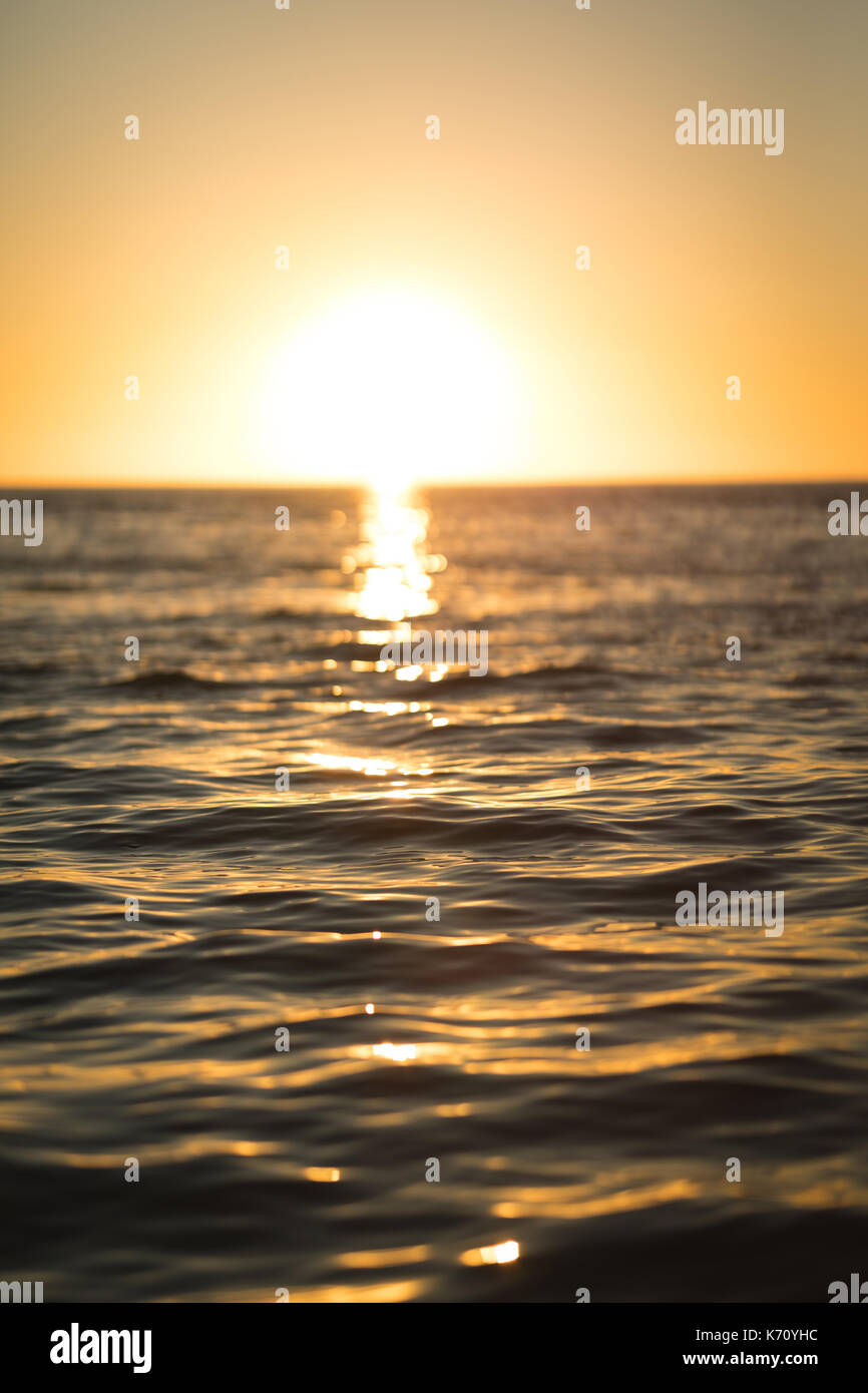 Beautiful ocean view sunset hi-res stock photography and images - Alamy