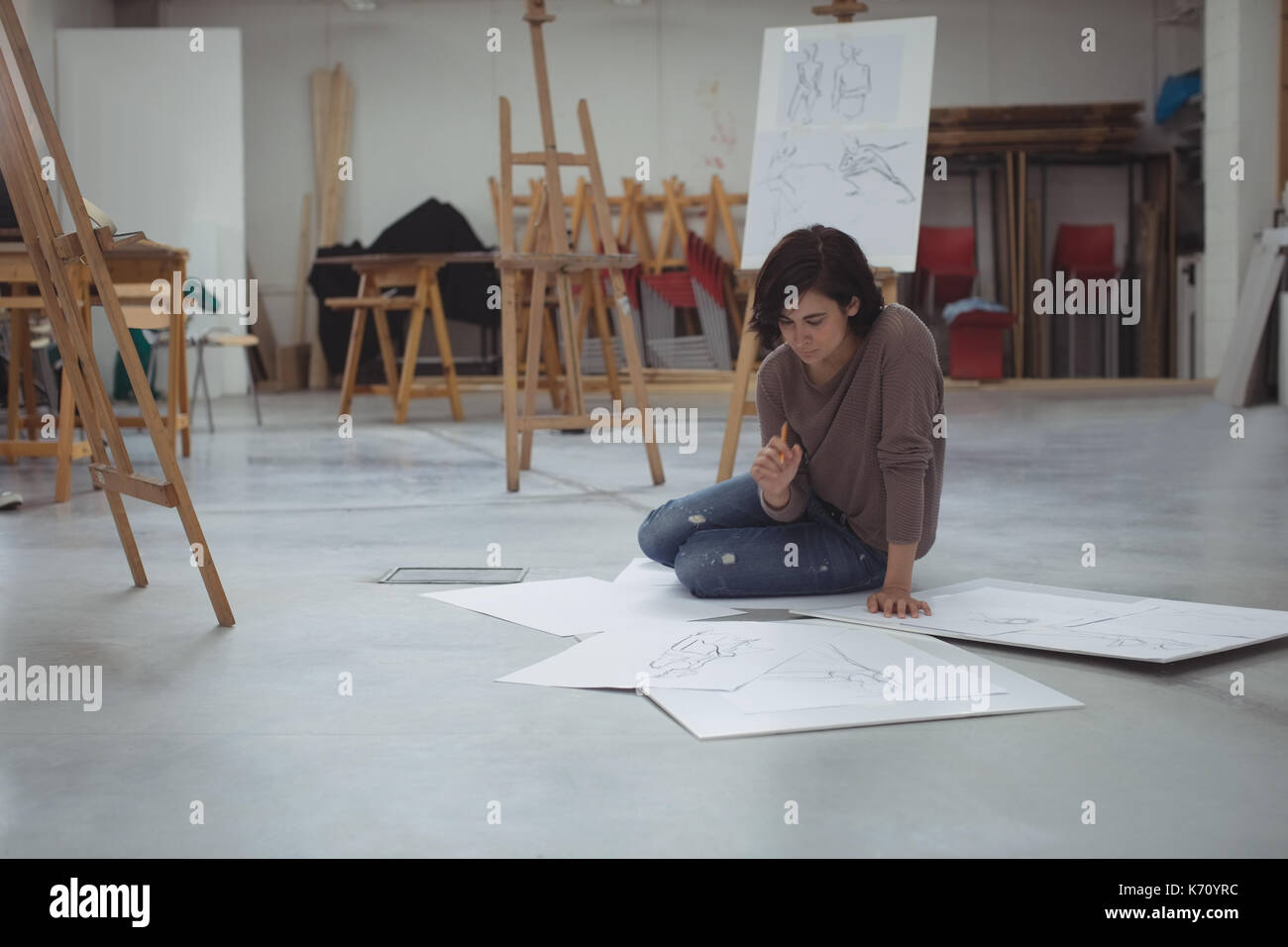 Sitting art contemplation sketch hi-res stock photography and images ...