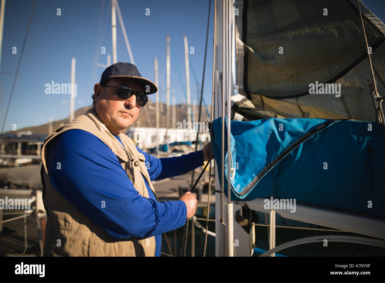 Pulling sails hi-res stock photography and images - Alamy
