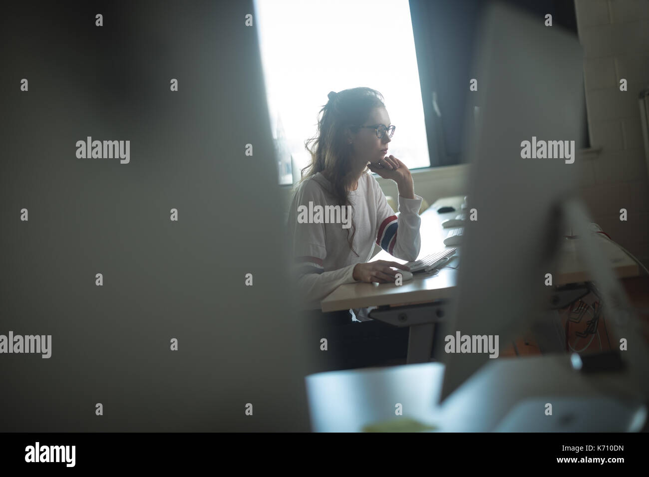Girl working computer mouse hi-res stock photography and images - Alamy