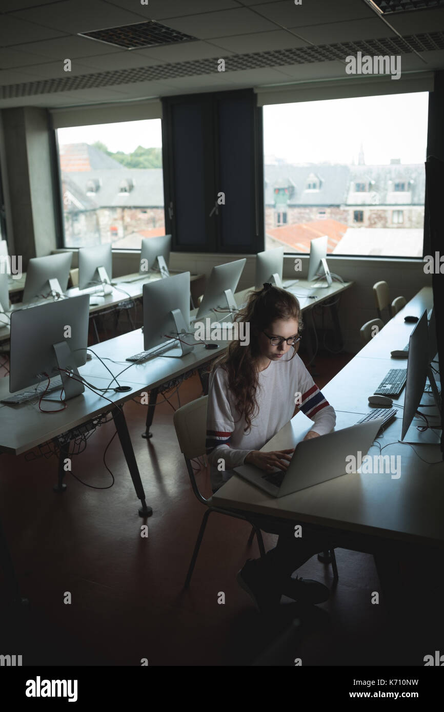 Brunette student girl using laptop hi-res stock photography and images ...