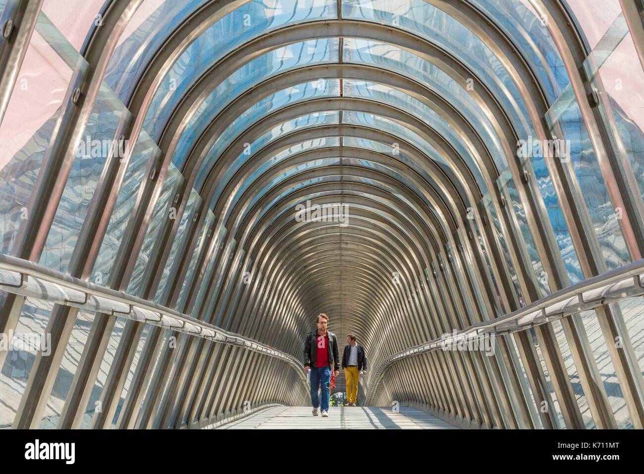 Pedestrian japan bridge la defense hi-res stock photography and images ...