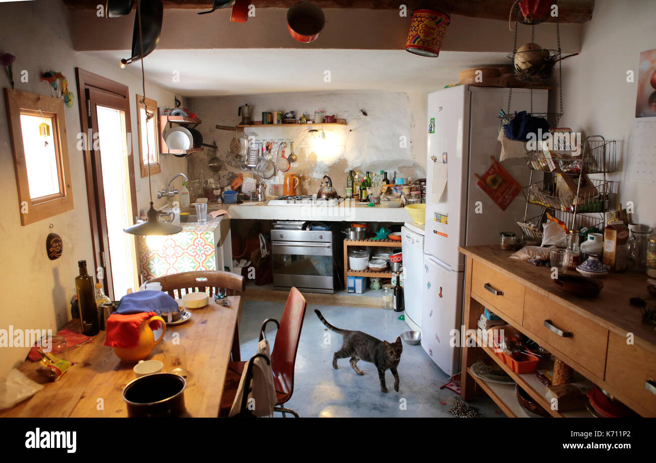 Rural home interior hi-res stock photography and images - Alamy