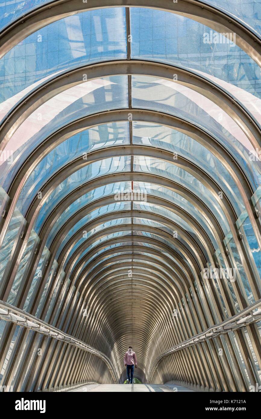 Pedestrian japan bridge la defense hi-res stock photography and images ...