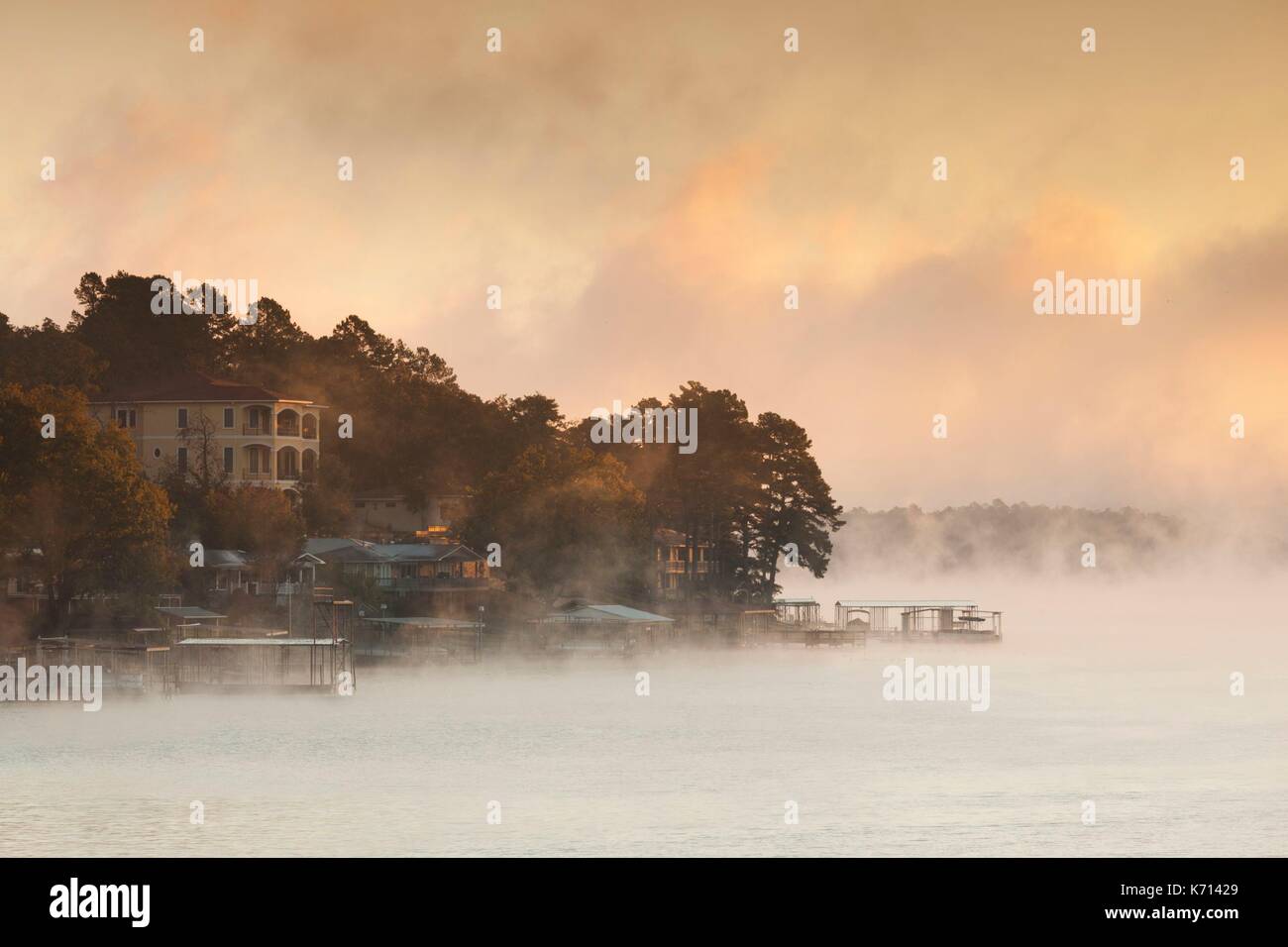 United States, Arkansas, Hot Springs, Lake Hamilton, autumn fog, dawn ...