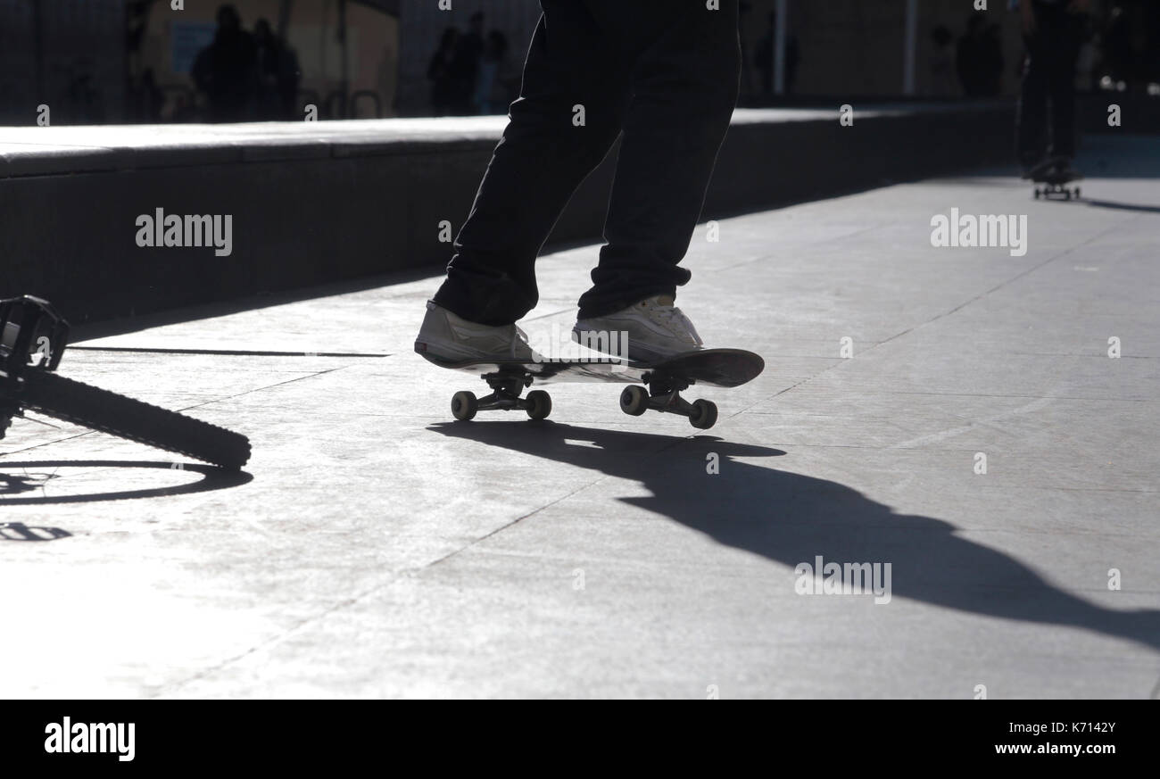 Street skating hi-res stock photography and images - Alamy
