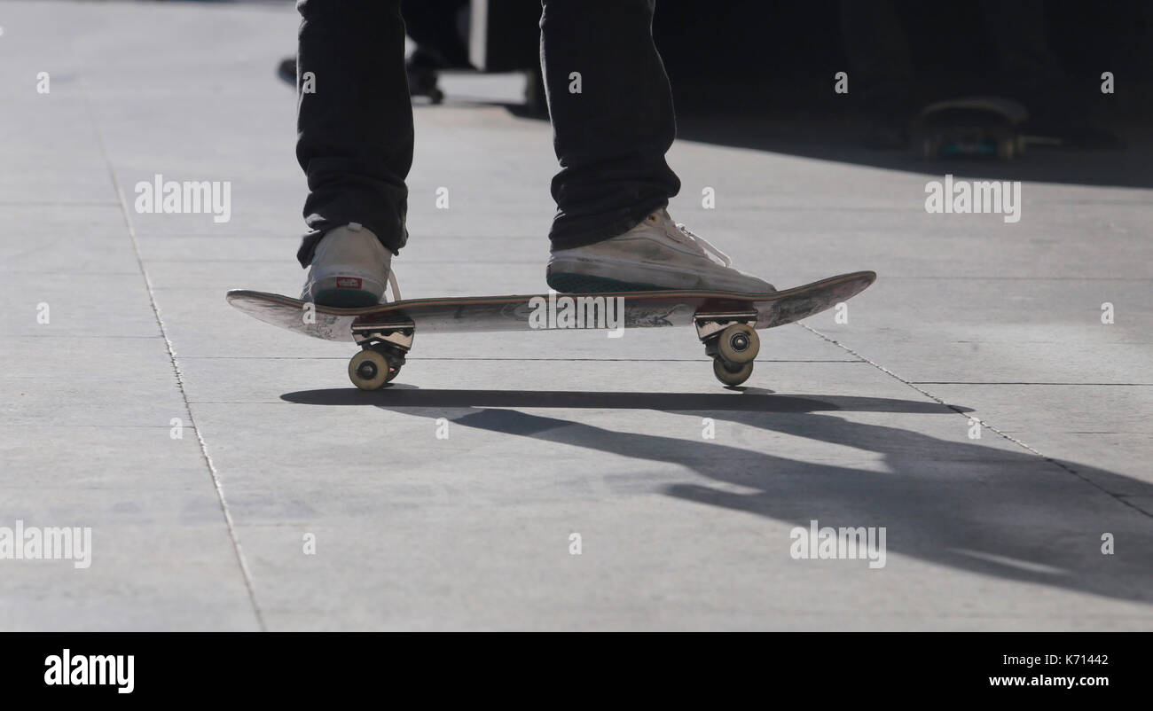 Street skating hi-res stock photography and images - Alamy