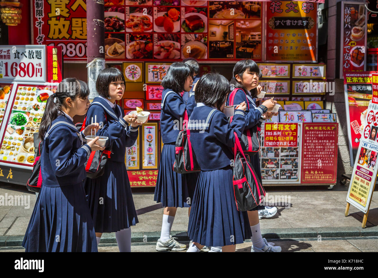 Japanese school girls hi-res stock photography and images - Alamy