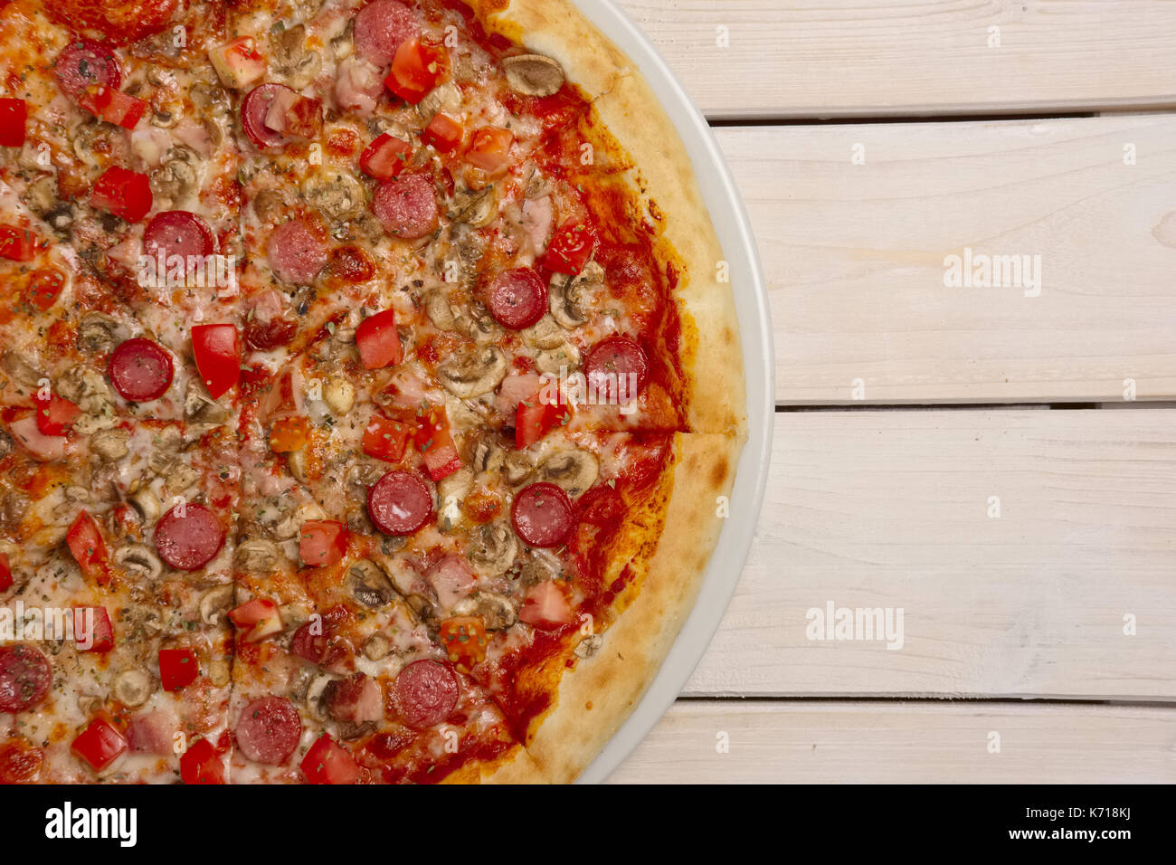 Pizza top view table hi-res stock photography and images - Alamy