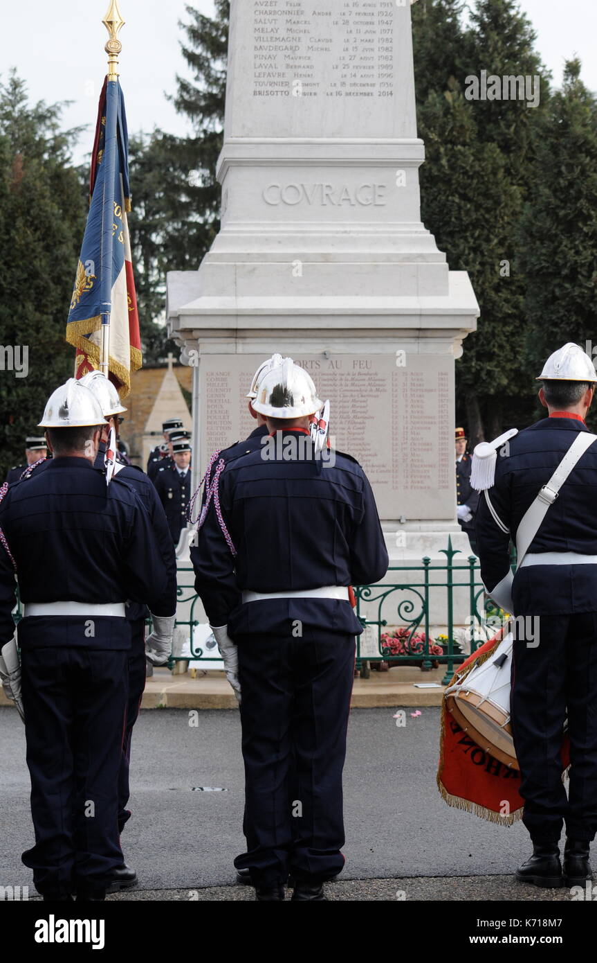 Firemen pay homage to the victims of Feyzin petrol refinery disaster ...