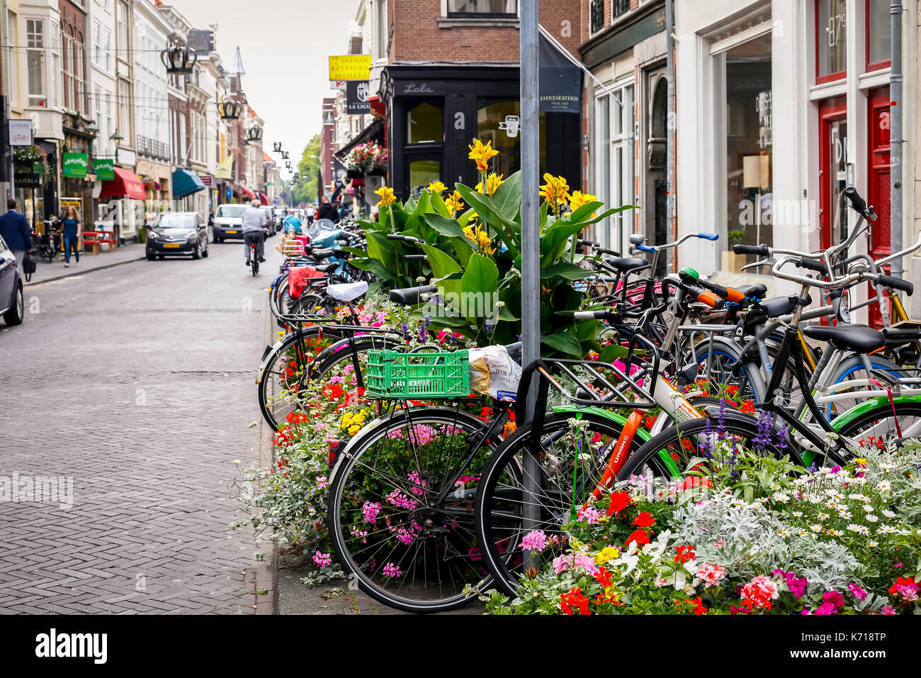 Garden street lights hi-res stock photography and images - Alamy
