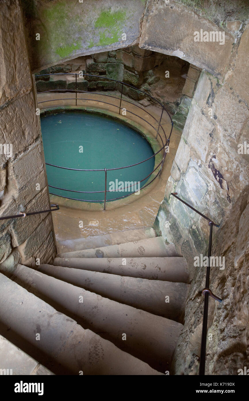 Circular underground Well at Bodiam Castle Stock Photo - Alamy