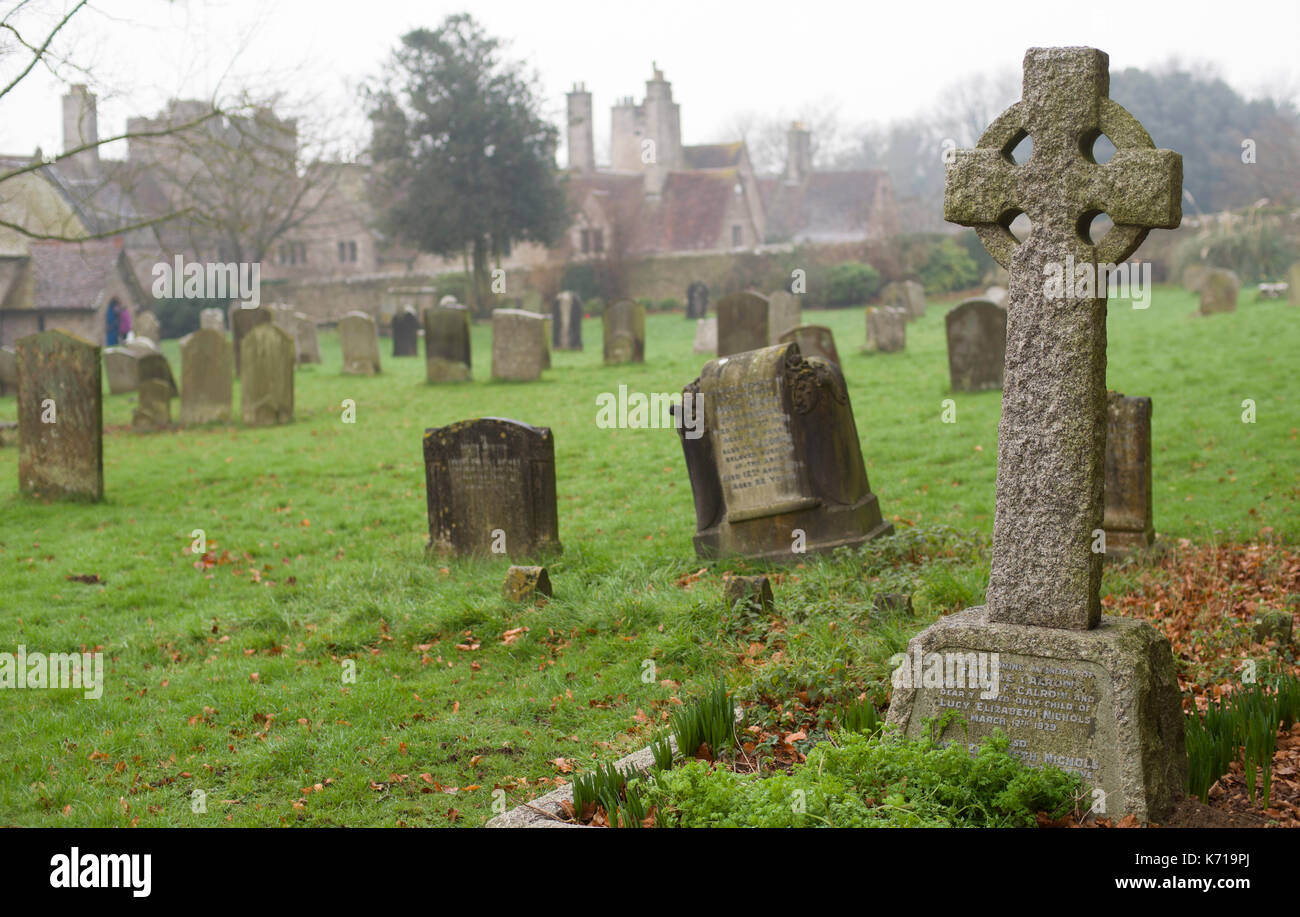 Leaning headstones in cemetery hi-res stock photography and images - Alamy