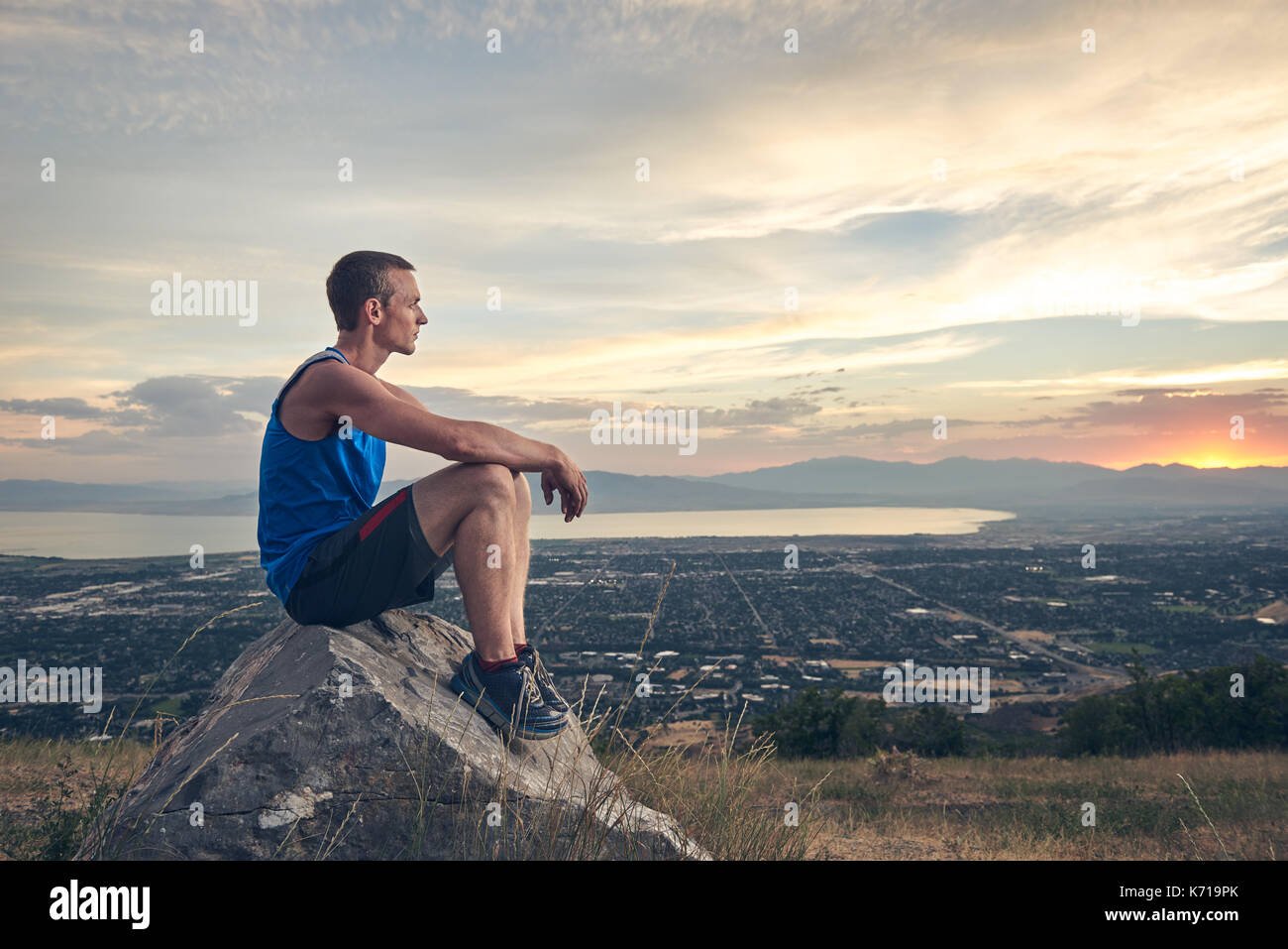 Man resting during exercise hi-res stock photography and images - Alamy