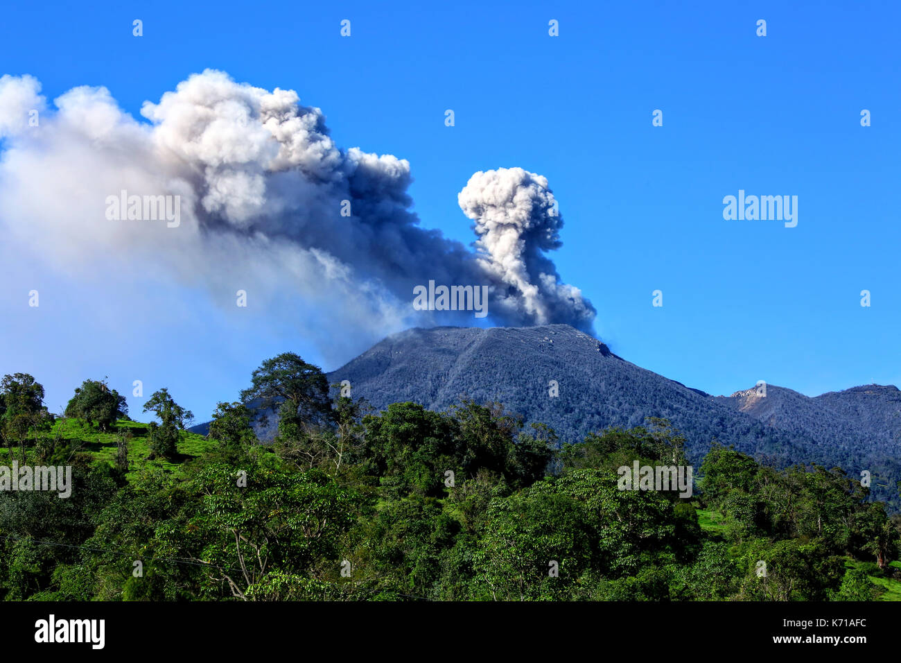 Volcano costa rica trek hi-res stock photography and images - Alamy
