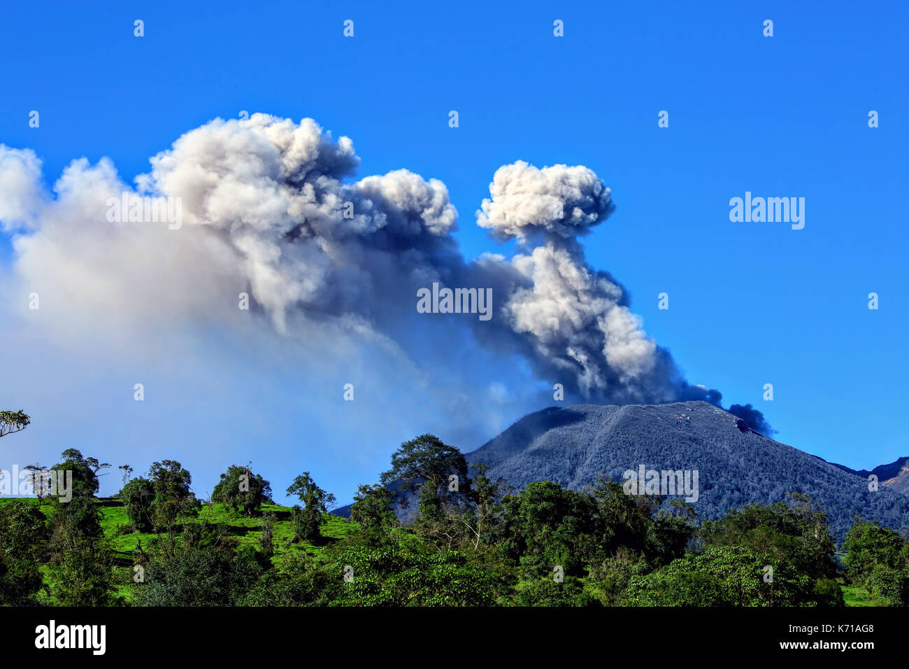 Volcano costa rica trek hi-res stock photography and images - Alamy