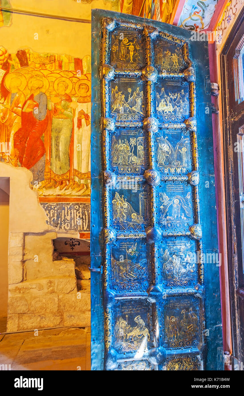 Golden door in the kremlin hi-res stock photography and images - Alamy