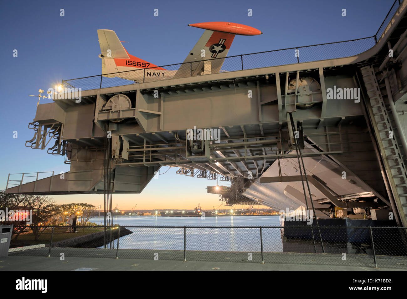 Flight deck elevator hi-res stock photography and images - Alamy