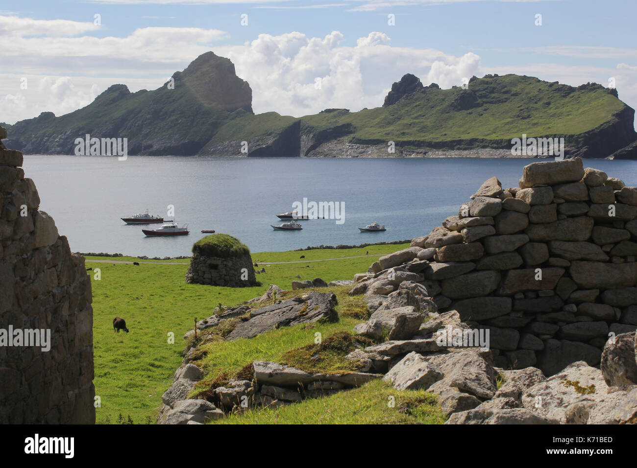 st kilda village on the island of hirta scotland Stock Photo - Alamy