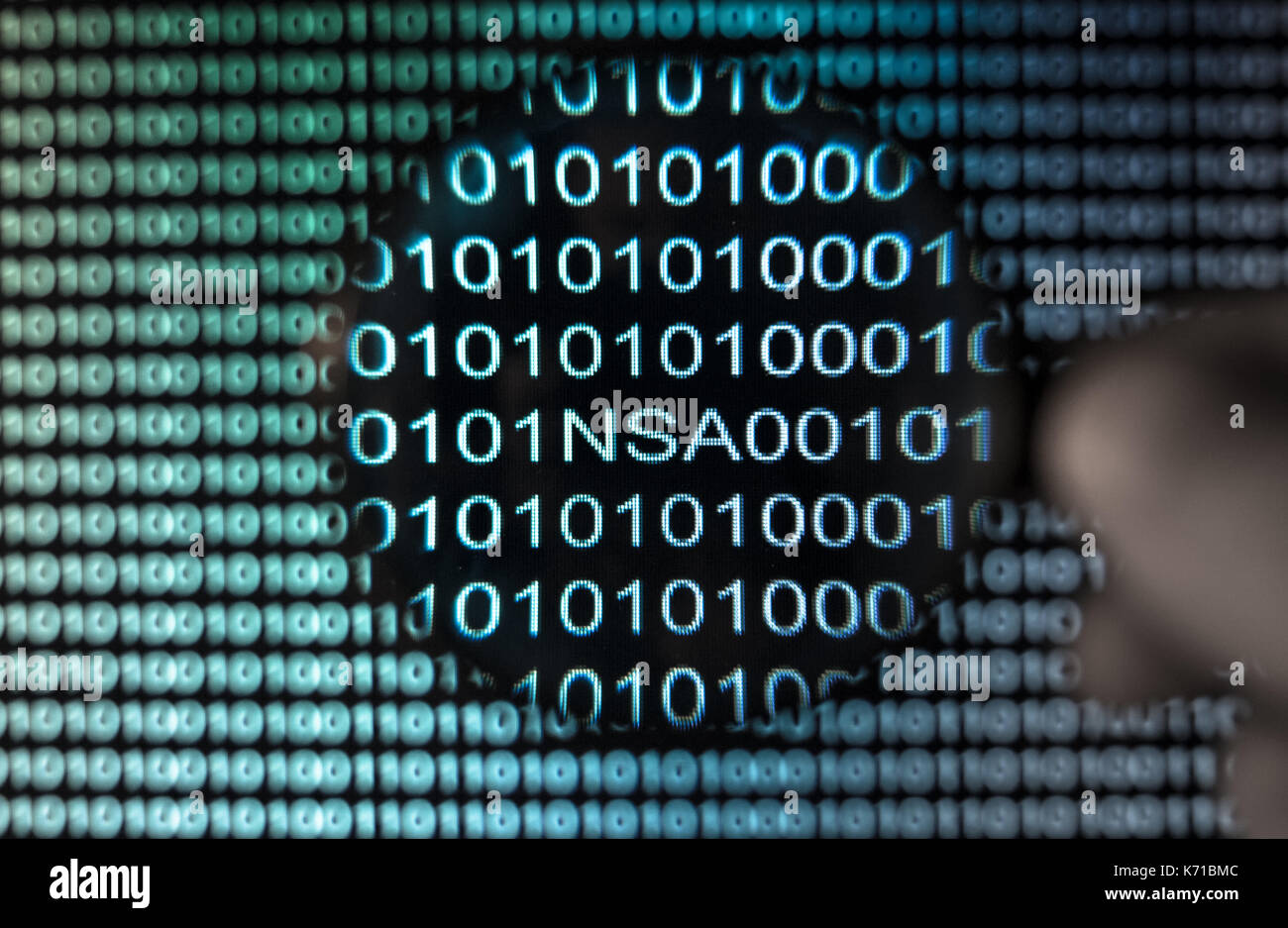 Computer hacking cia hi-res stock photography and images - Alamy