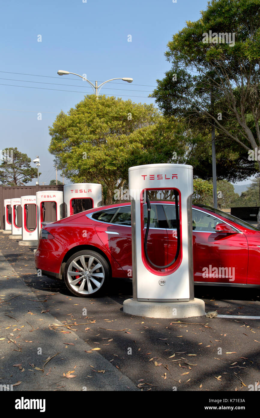 Tesla 'S' sedan connected to 480 volt (fast charging) Supercharger ...