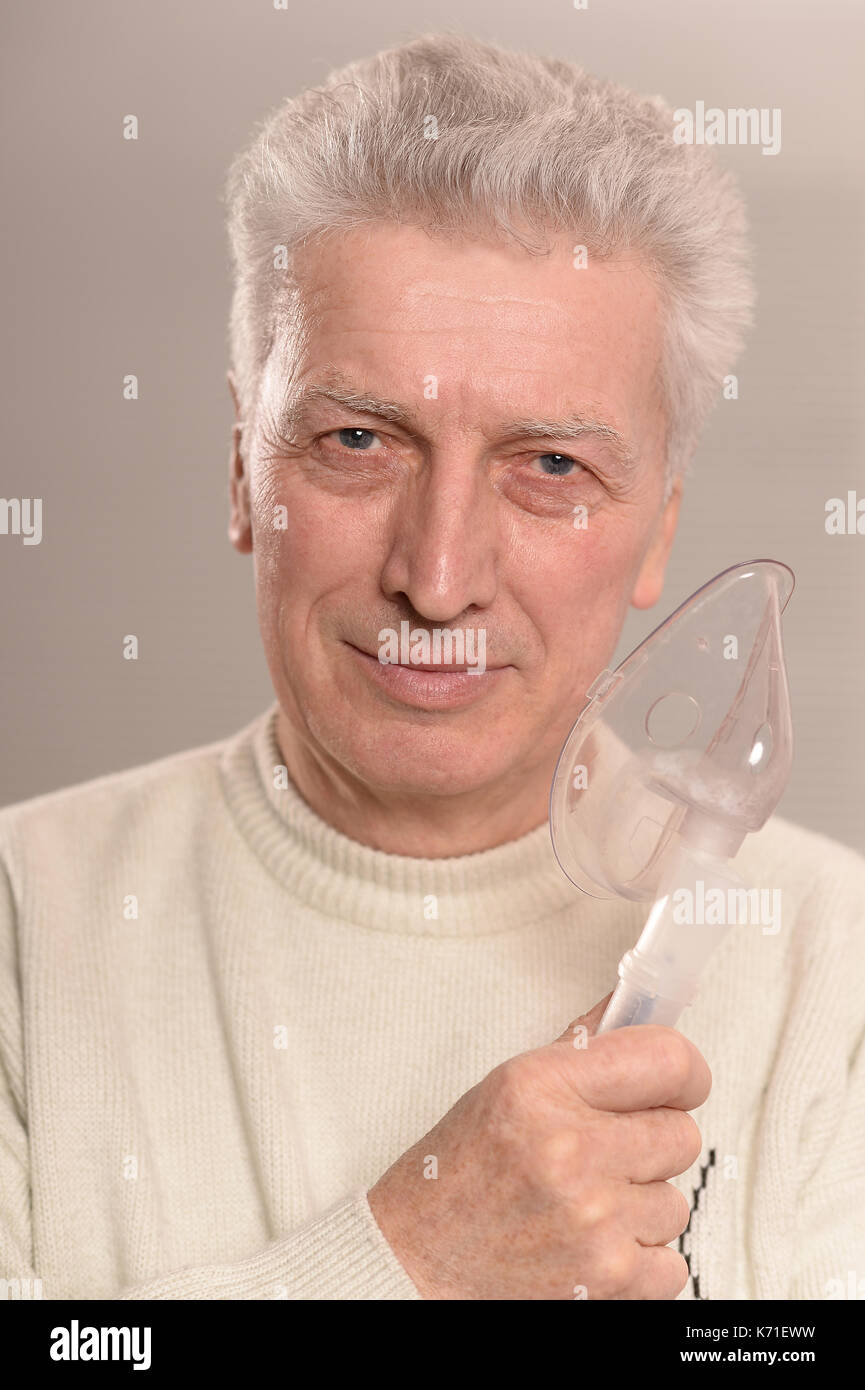 Senior man with inhaler Stock Photo - Alamy