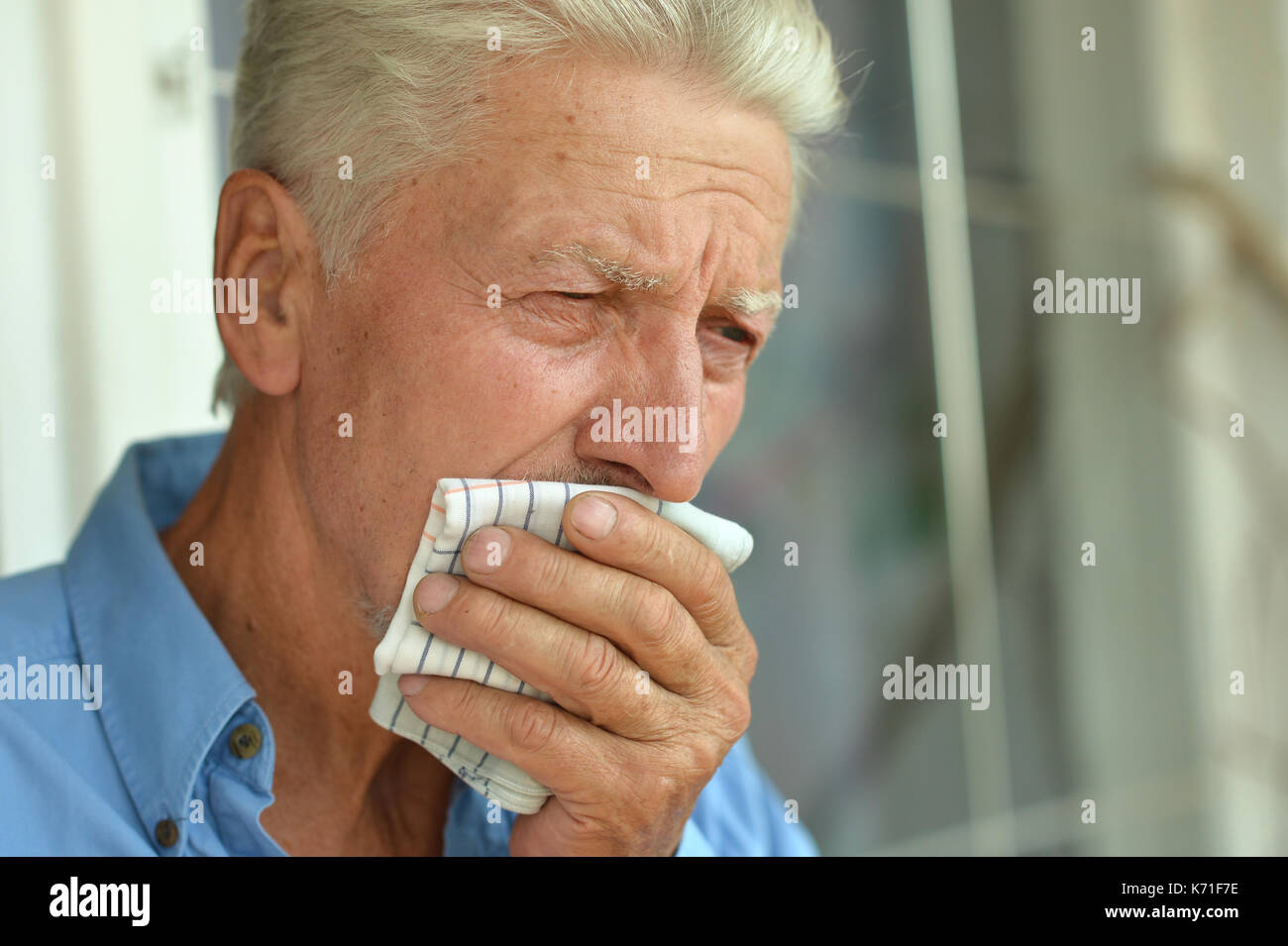 Old man coughing hi-res stock photography and images - Alamy