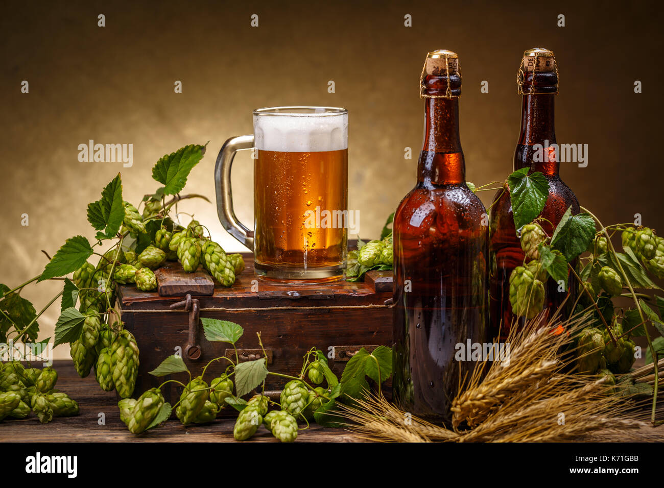Beer hops on rustic wood hi-res stock photography and images - Alamy
