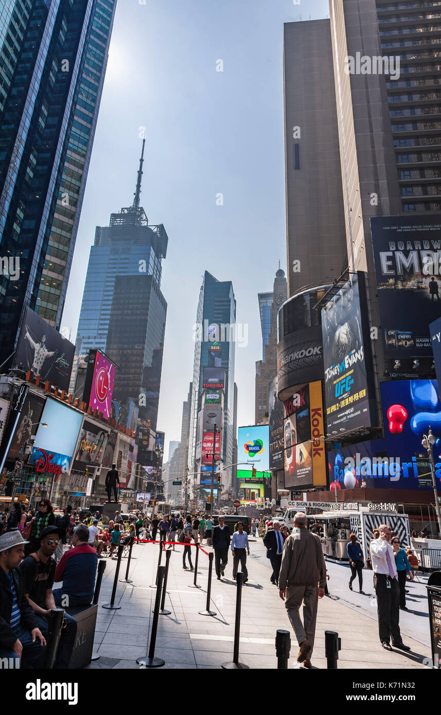Times square view new york hi-res stock photography and images - Alamy