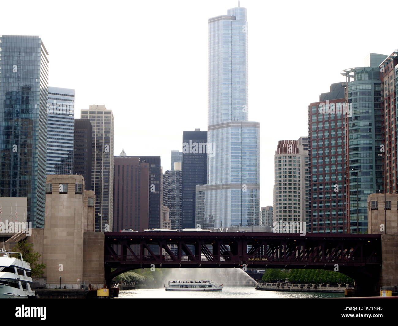 Chicago diamond building hi-res stock photography and images - Alamy