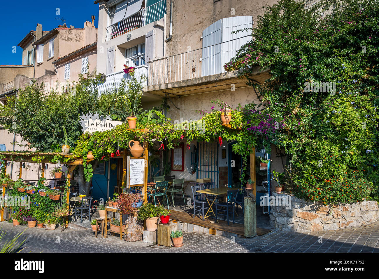 VILLAGE MEDIEVAL DU CASTELLET, VAR 83 FRANCE Stock Photo - Alamy