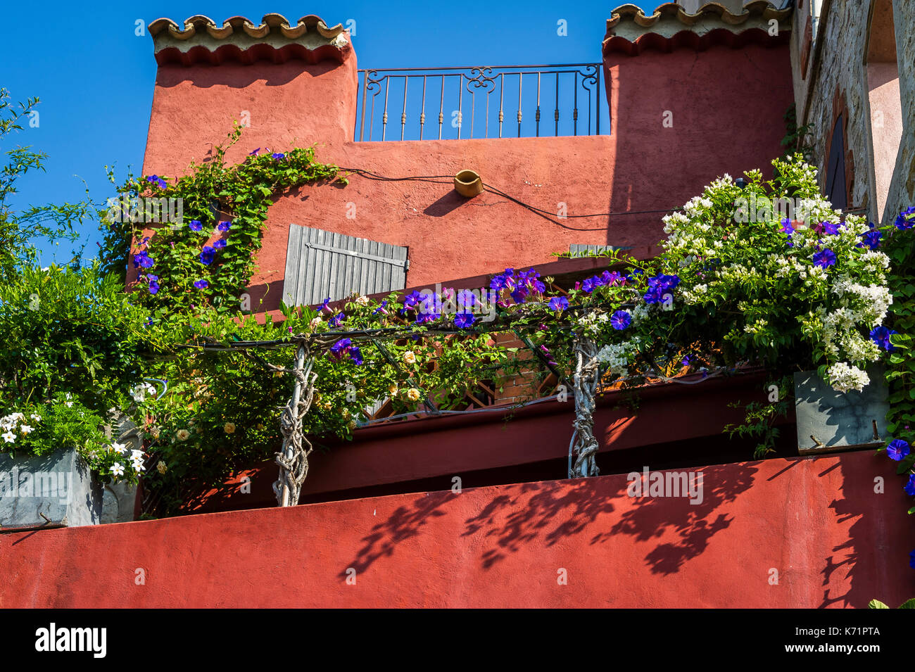 VILLAGE MEDIEVAL DU CASTELLET, VAR 83 FRANCE Stock Photo - Alamy