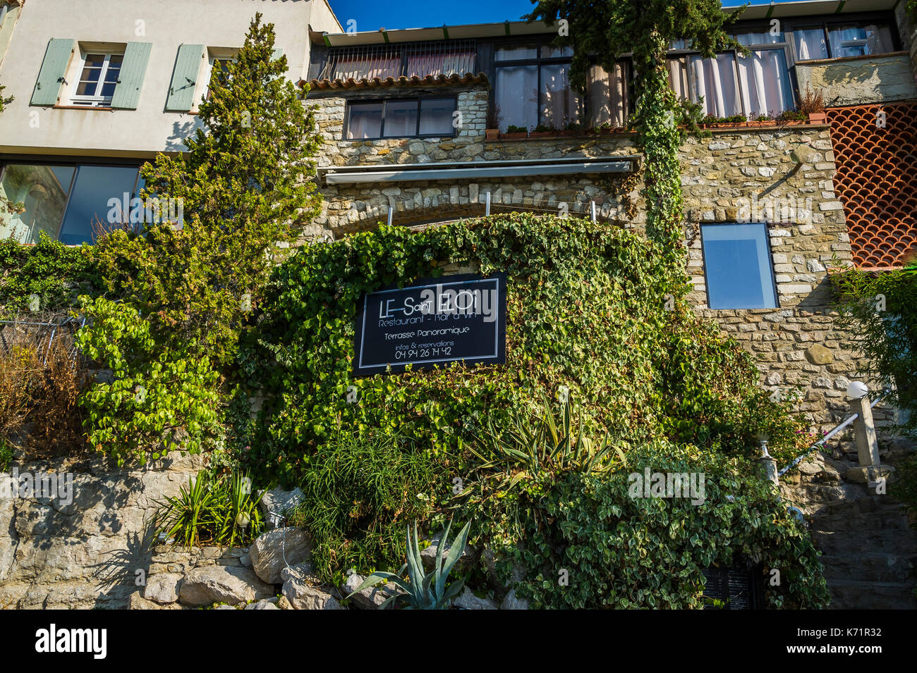 VILLAGE MEDIEVAL DU CASTELLET, VAR 83 FRANCE Stock Photo - Alamy