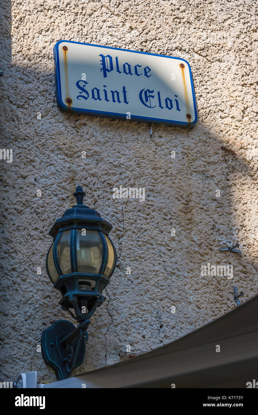 VILLAGE MEDIEVAL DU CASTELLET, VAR 83 FRANCE Stock Photo - Alamy
