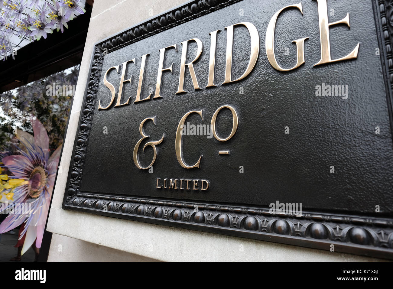 Selfridges logo hi-res stock photography and images - Alamy