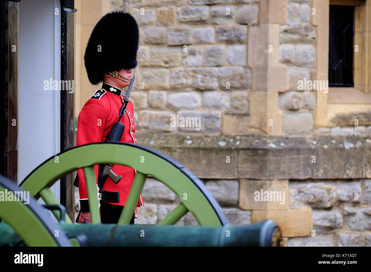 Yeoman warder uniform hi-res stock photography and images - Alamy