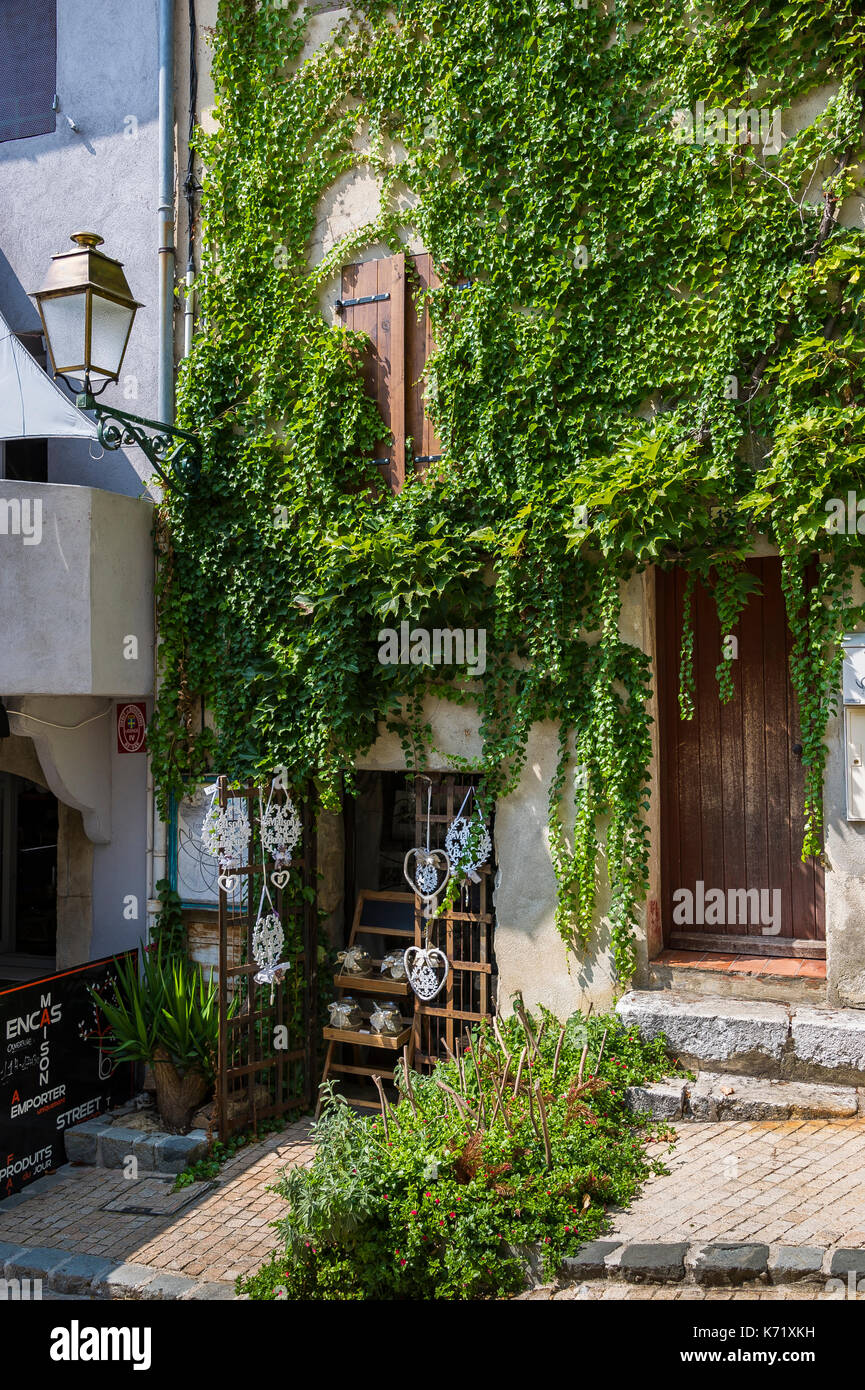 VILLAGE MEDIEVAL DU CASTELLET, VAR 83 FRANCE Stock Photo - Alamy