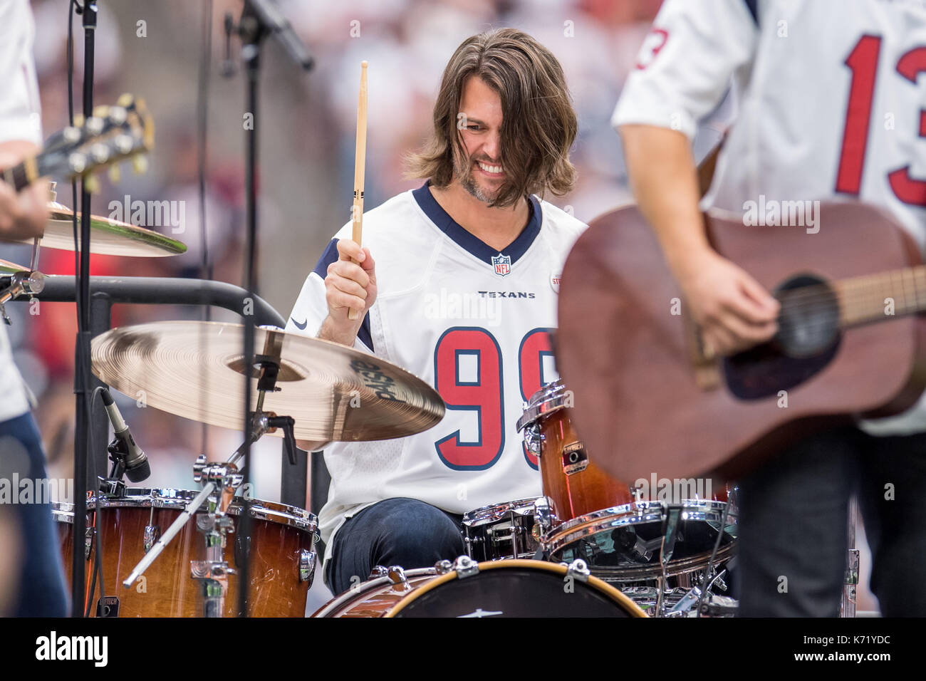 Houston, TX, USA. 10th Sep, 2017. Chris Thompson of the Eli Young Band ...
