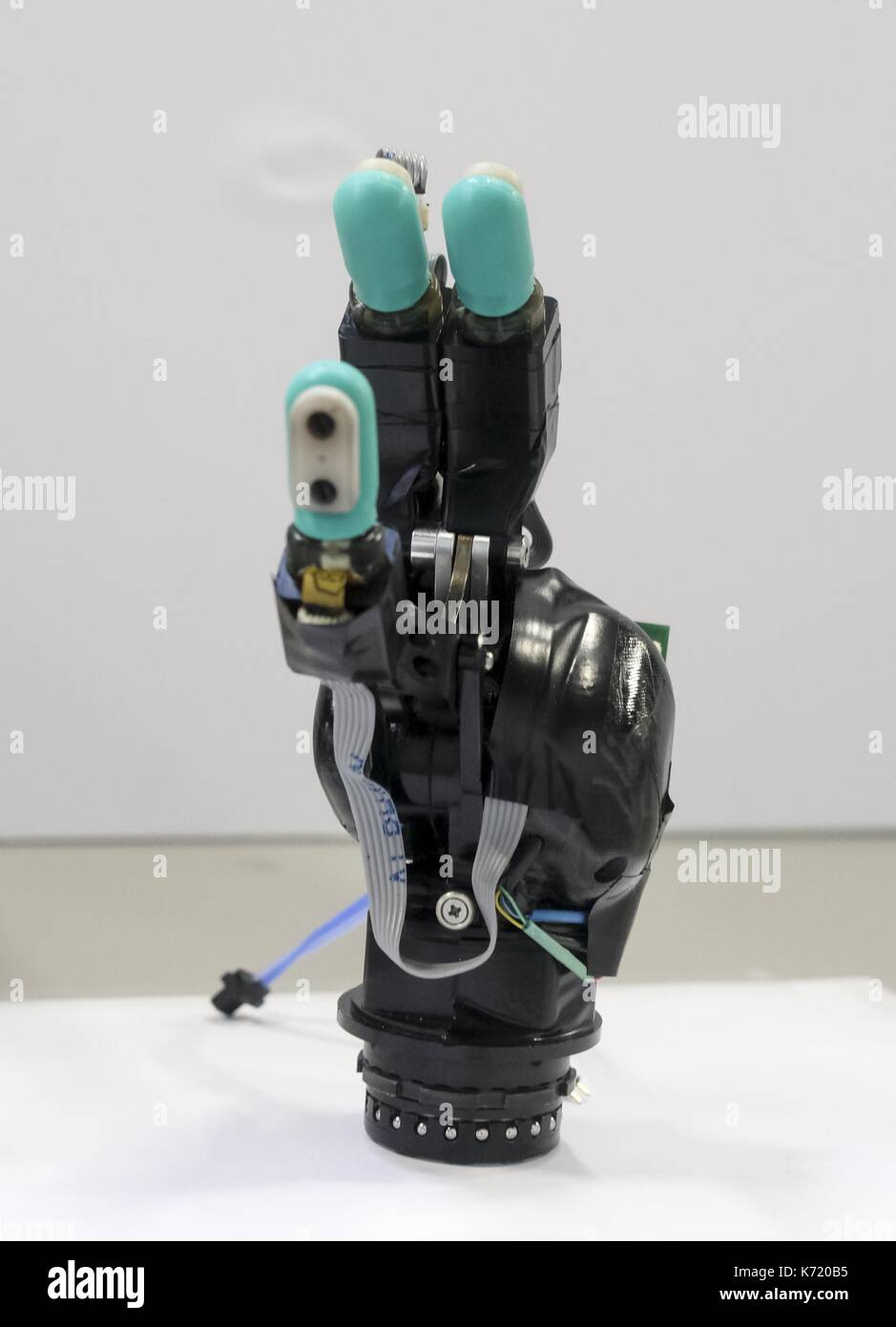 Los Angeles, California, USA. 30th Aug, 2017. A model of robot fingers ...