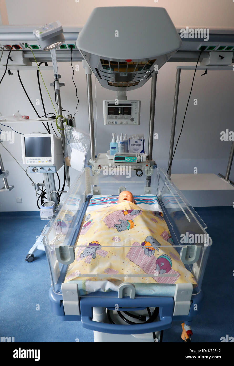 The intensive station in the new paediatric clinic in the Hamburg ...