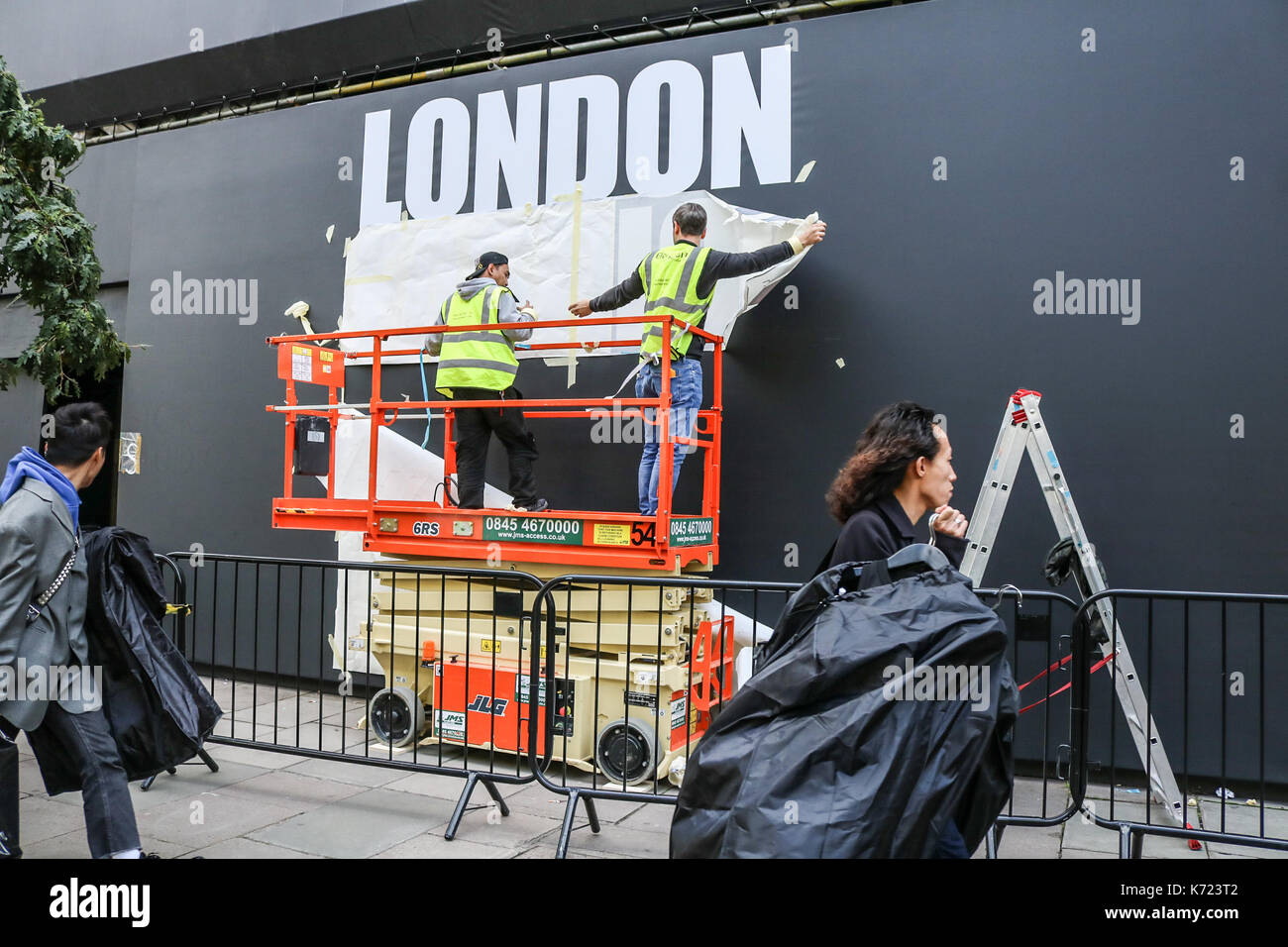 London, UK. 14th Sep, 2017. Workers place livery in preparation for ...