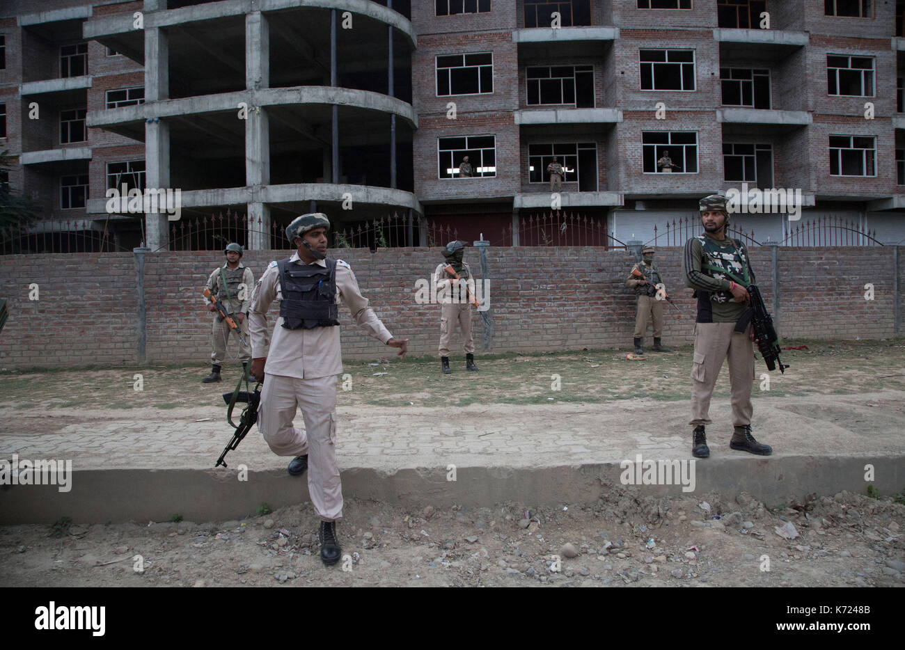 Paramilitary outfit hi-res stock photography and images - Alamy