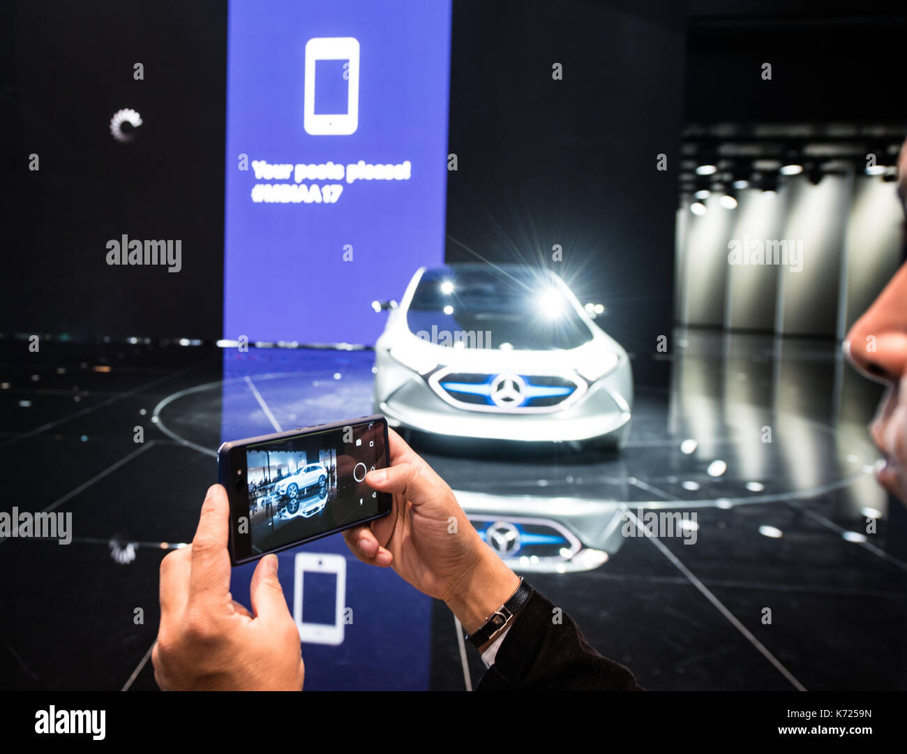 An IAA visitor takes a photograph of a Mercedes in Frankfurt am Main ...